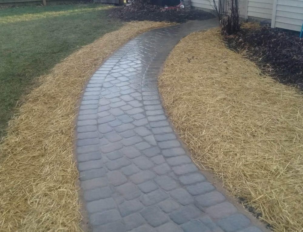 Blue paver patio with a running bond pattern - Jonathan Allen Landscape